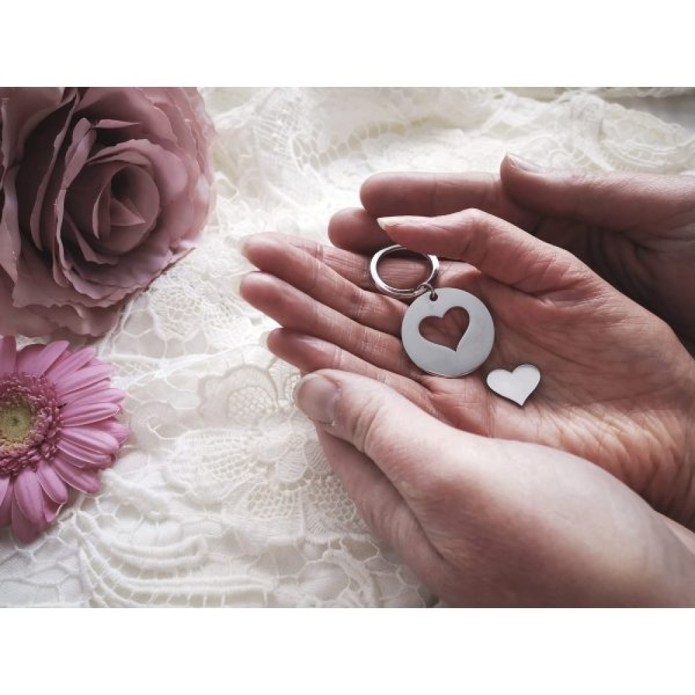 Keepsakes : keychain circle heart